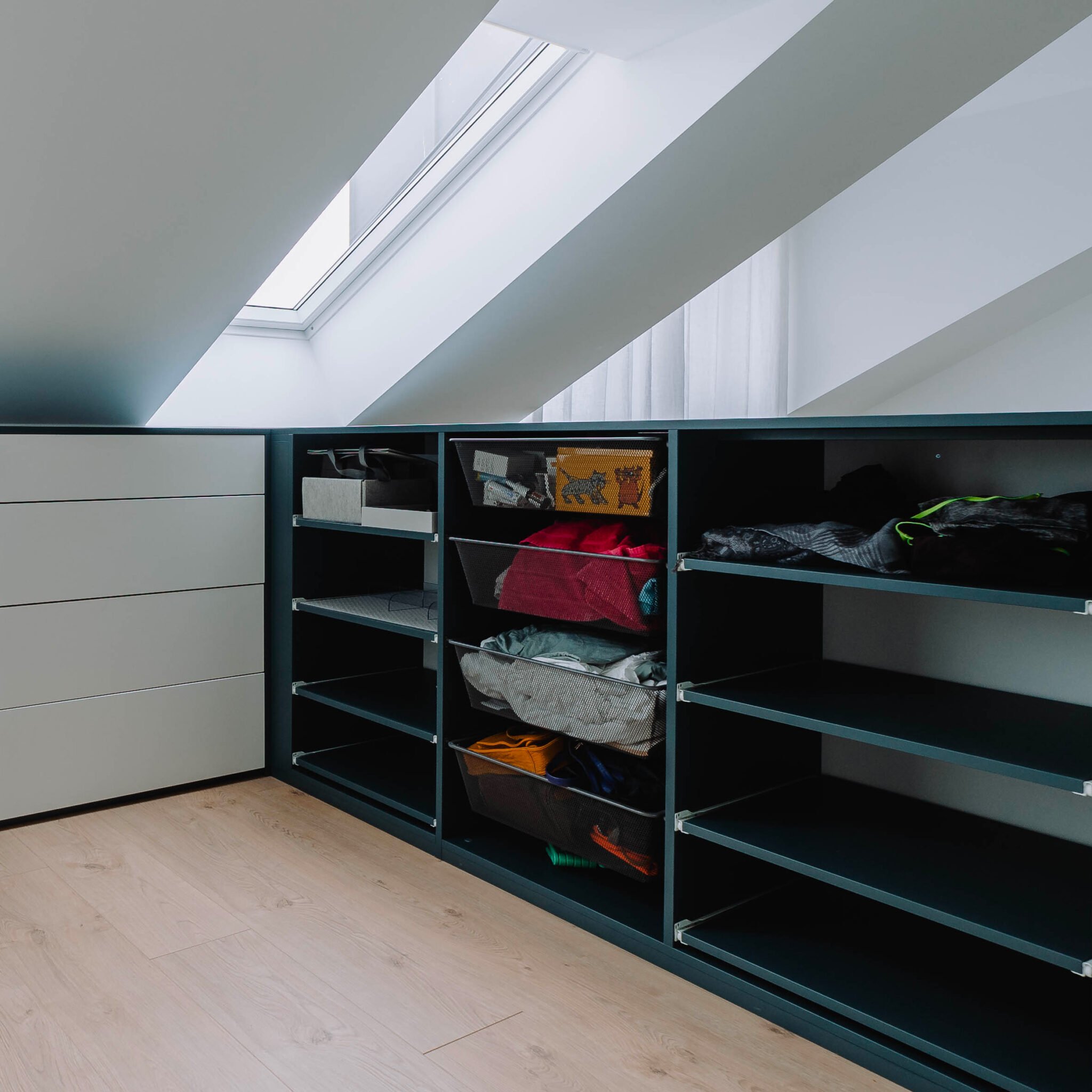 Armoires/Placards sur mesure Archives | BeHome Interiors