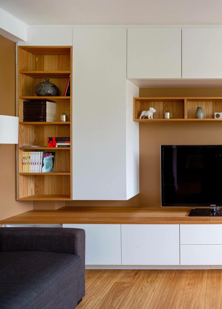 Pourquoi opter pour un meuble TV sur mesure? | BeHome Interiors