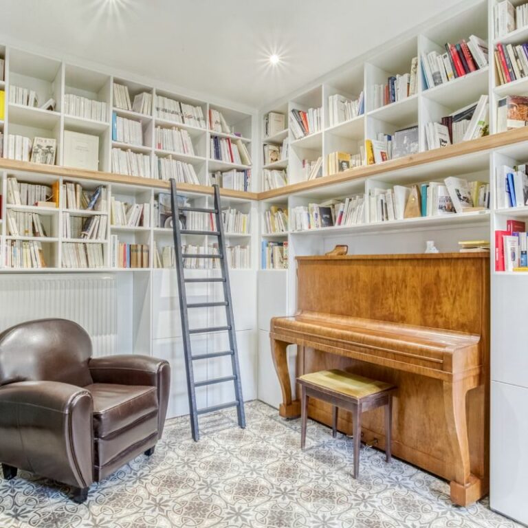 Mur de rangement sur mesure : 8 idées pour vous aider à l'aménager ...