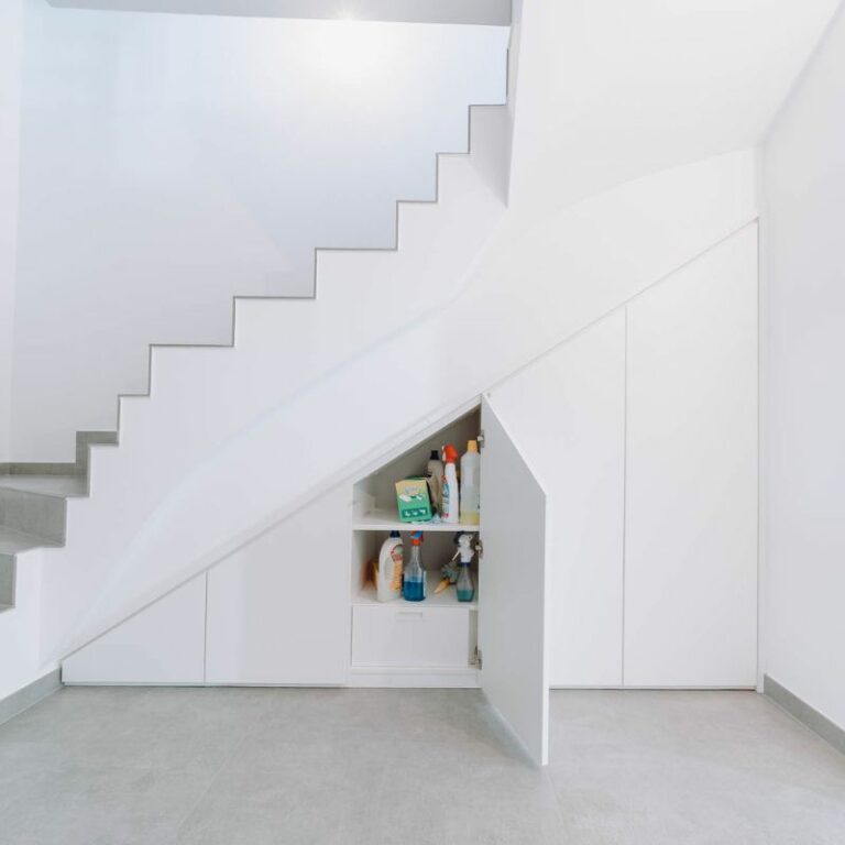 Mur de rangement sur mesure : 8 idées pour vous aider à l'aménager ...