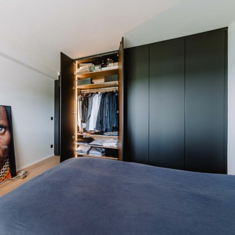 Mur de rangement sur mesure : 8 idées pour vous aider à l'aménager ...